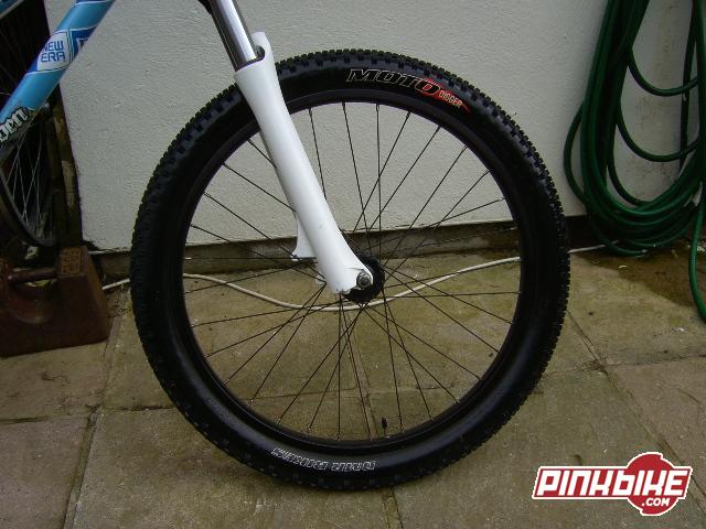 SOLD****DIRT JUMPER 2 MARZOCCHI FORKS WHITE DMR TYRE, BO For Sale