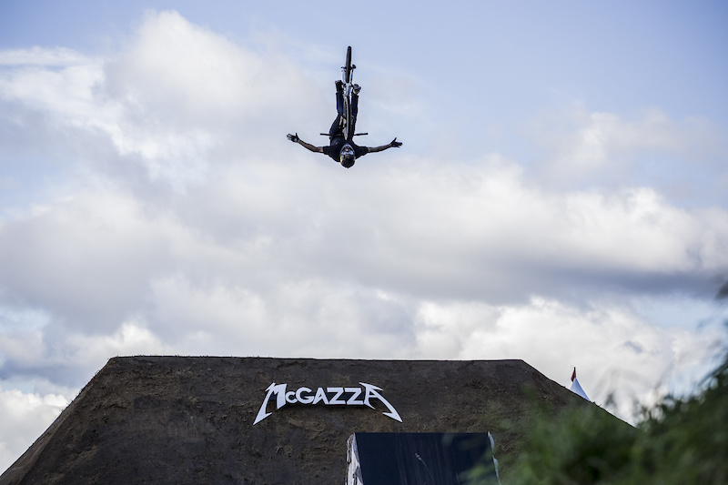 Video: Max Fredriksson Sets His Bike Up for Crankworx Rotorua ...