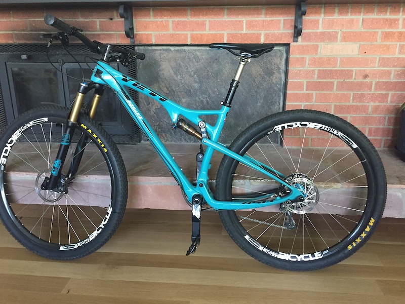 2016 Mint Yeti ASR Carbon 29er Medium w/ Carbon Wheels For Sale