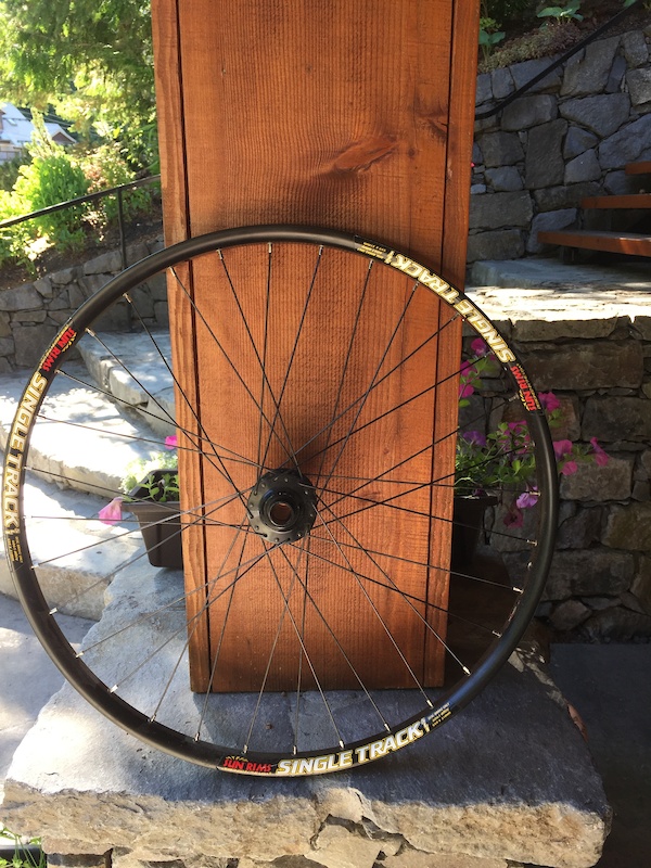 Front wheel, Sun Ringle Single 26, 20 mm Axle For Sale
