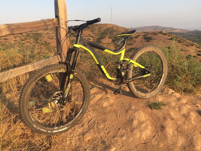 2017 GIANT REIGN 2 black/yellow For Sale