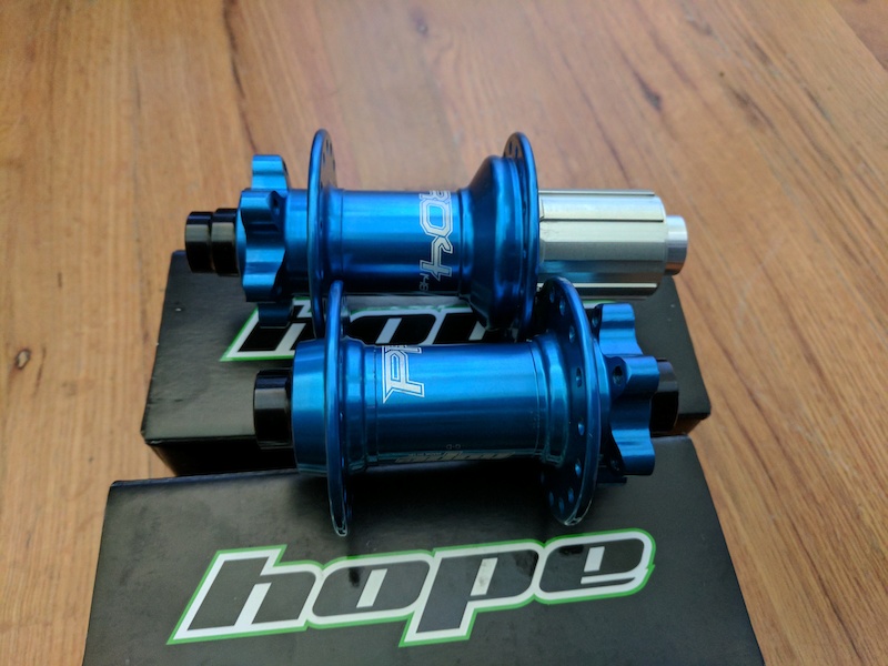 2017 New Hope Pro 4 Boost hubset. 32 hole. Blue For Sale