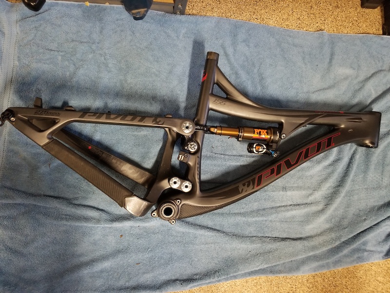Pivot Mach 6 Carbon Frame - Medium For Sale
