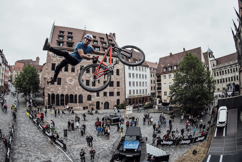 Replay: Red Bull District Ride Best Trick Contest 2017 - Pinkbike