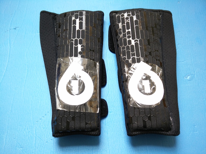 2013 Brand New 661 Riot Shin Pads Medium Size For Sale