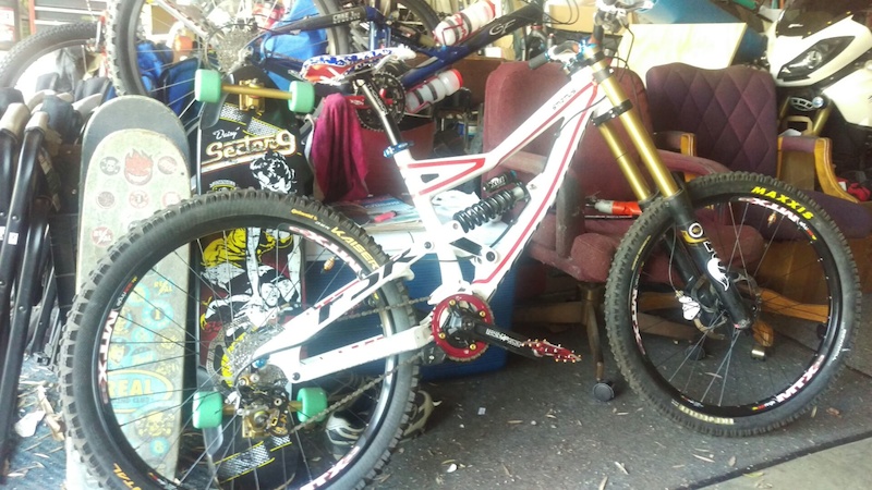 2014 specialized status DH 16.5"-26" For Sale