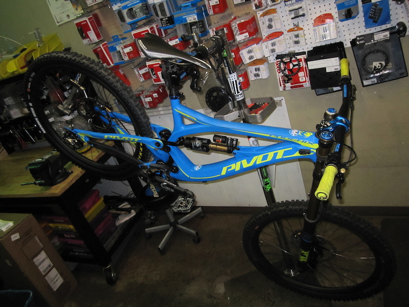 2017 Pivot Phoenix Carbon 27.5 Large Saint Build For Sale