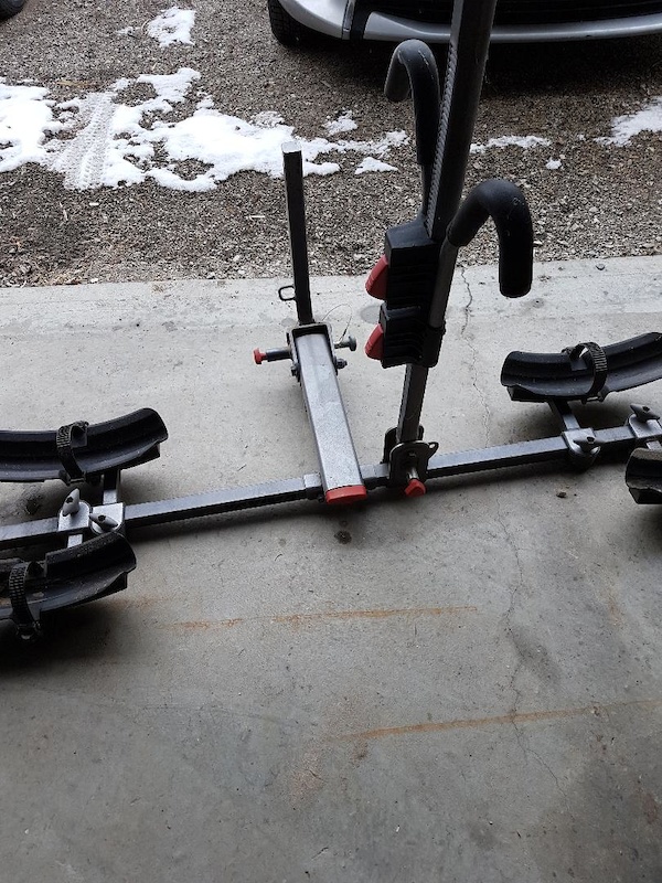 2016 Yakima Two Timer 1 1/4" or 2" hitch rack For Sale