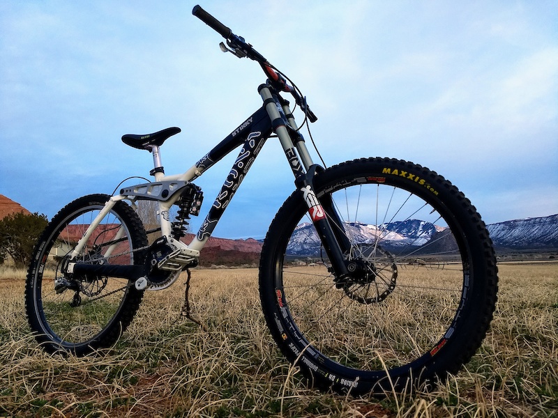 2008 Kona Stinky W Booxer & Vivid 5.1 For Sale