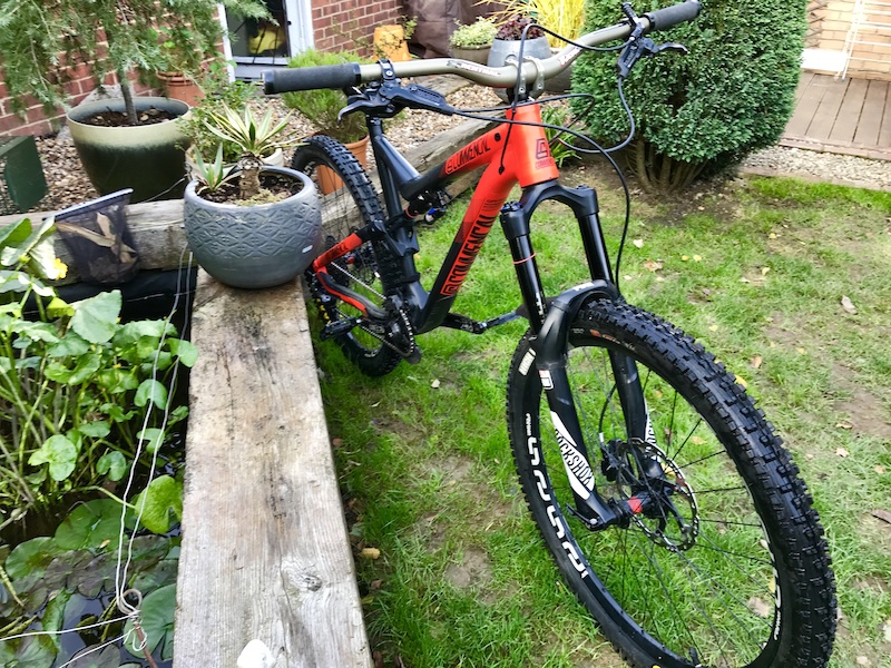 2016 Commencal Meta AM V4 RACE Red looked after HIGH SPEC For Sale