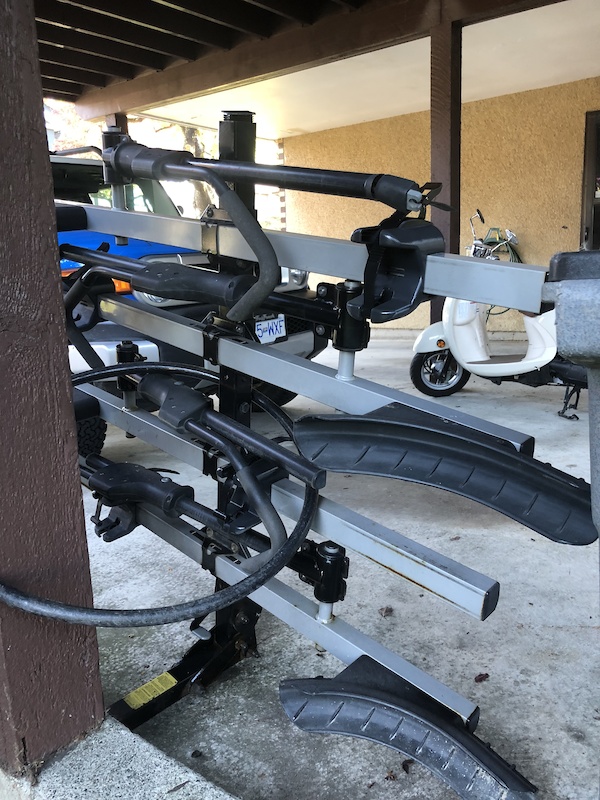 2012 Thule T2 4 tray bike rack. For Sale