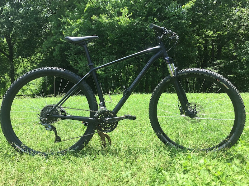 2017 VERY Lightly used Specialized Rockhopper comp For Sale