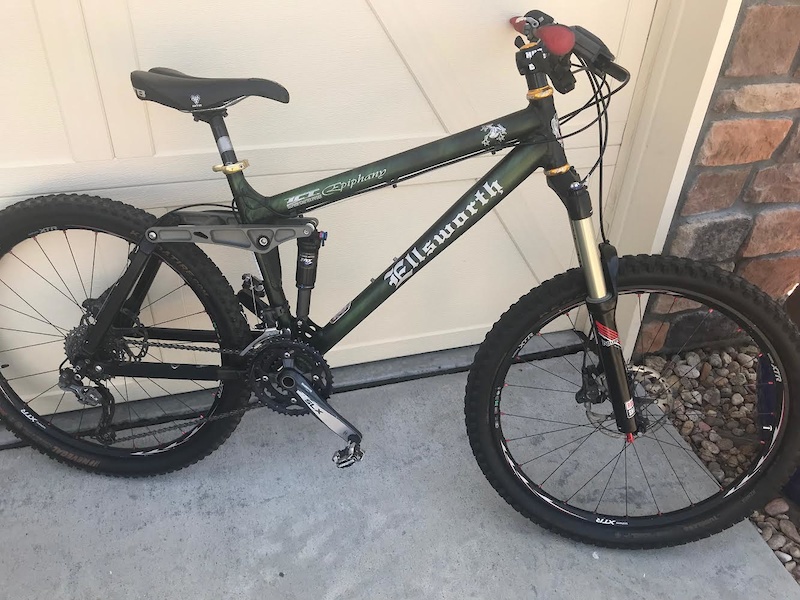 2010 Limited edition, Rainforest Green Ellsworth Epiphany For Sale