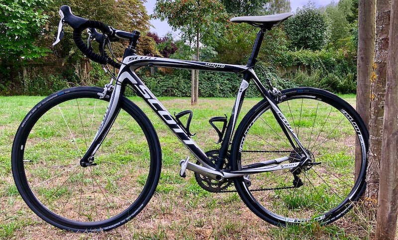 2012 Scott Addict R3 Road Bike - Carbon wheels, Great Spec For Sale