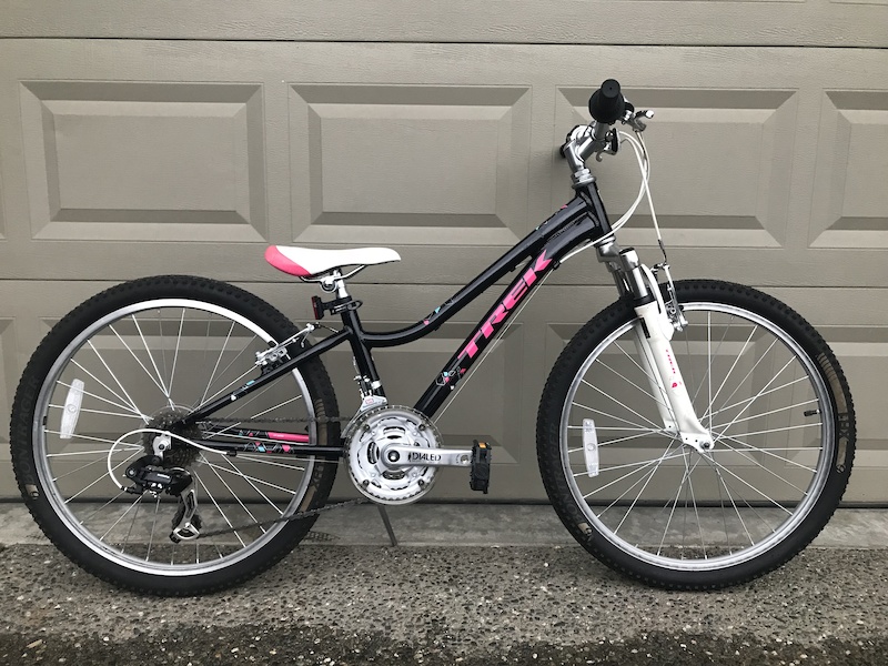2016 Mint Trek MT220 girls bike For Sale