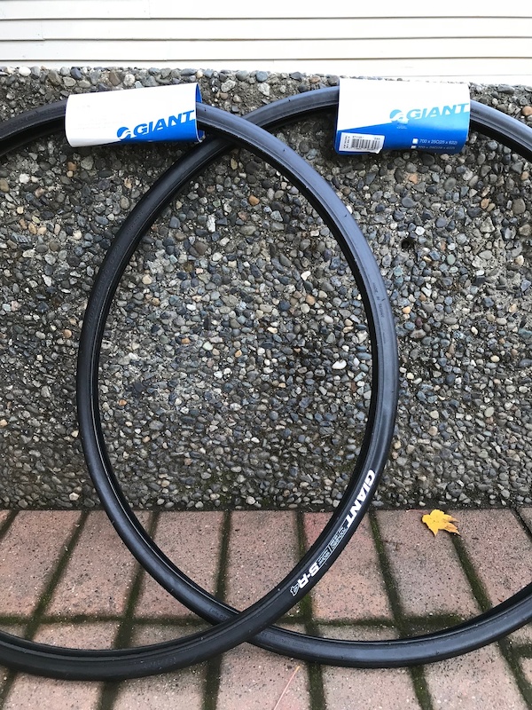 Giant S-R4 700x25c tires For Sale