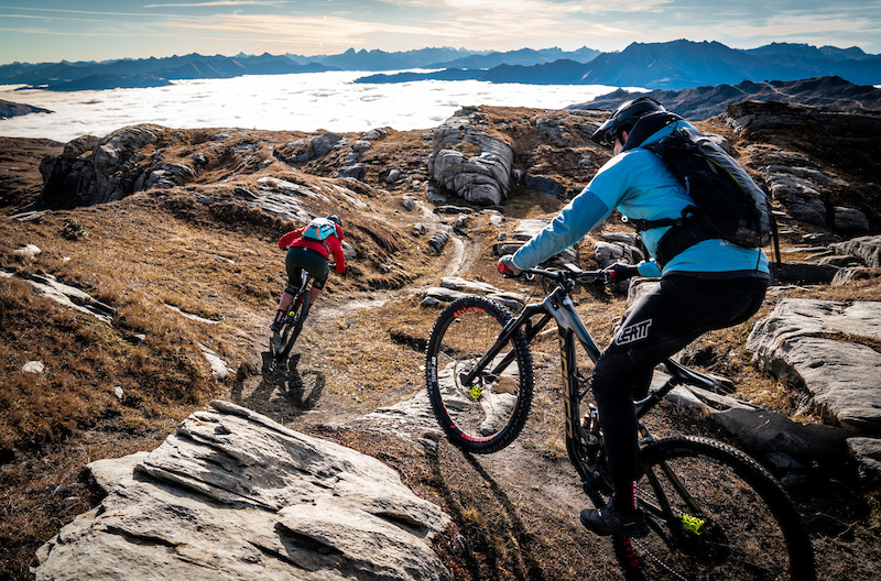Video: Coffee & Swiss Singletrack - The Gehrig Twins Living the Good ...