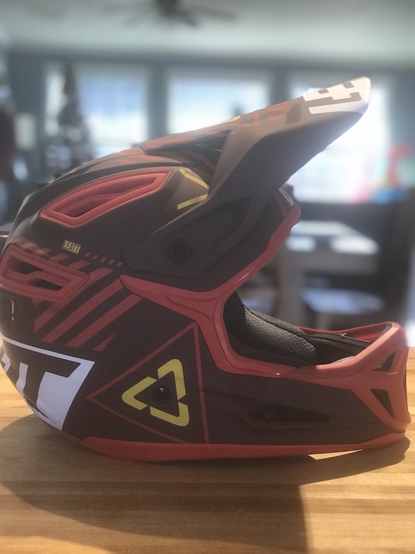 2019 Leatt DBX 5.0 custom graphics. Sz medium For Sale