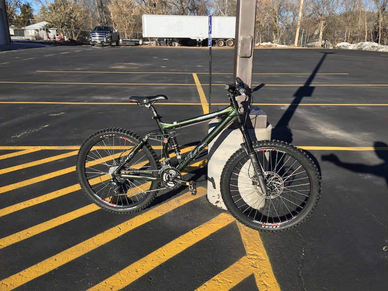 2005 Giant AC For Sale