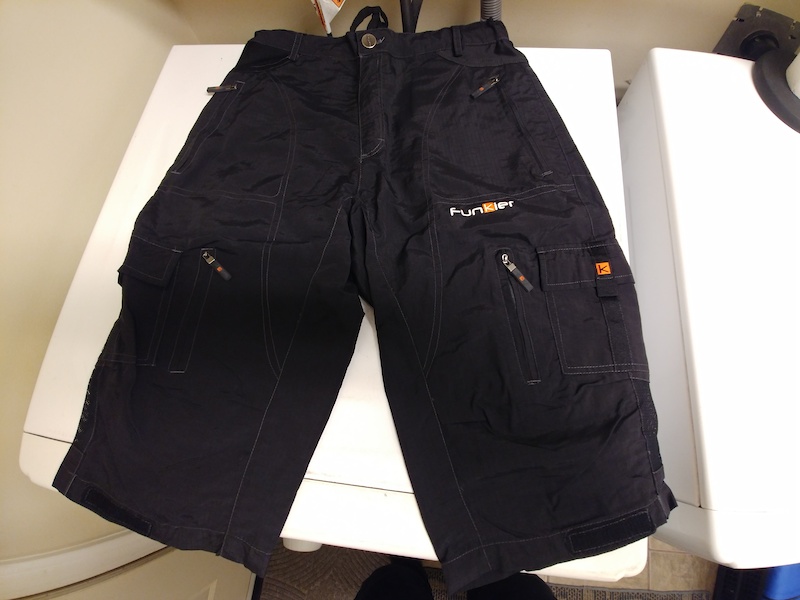 Funkier 3/4 Baggy Shorts size L For Sale