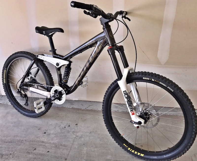 2010 KONA Stinky Downhill Bike *price drop* For Sale