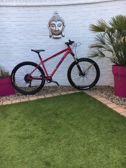 2016 Whyte 901 in Pink. Immaculate condition with Upgrades. For Sale