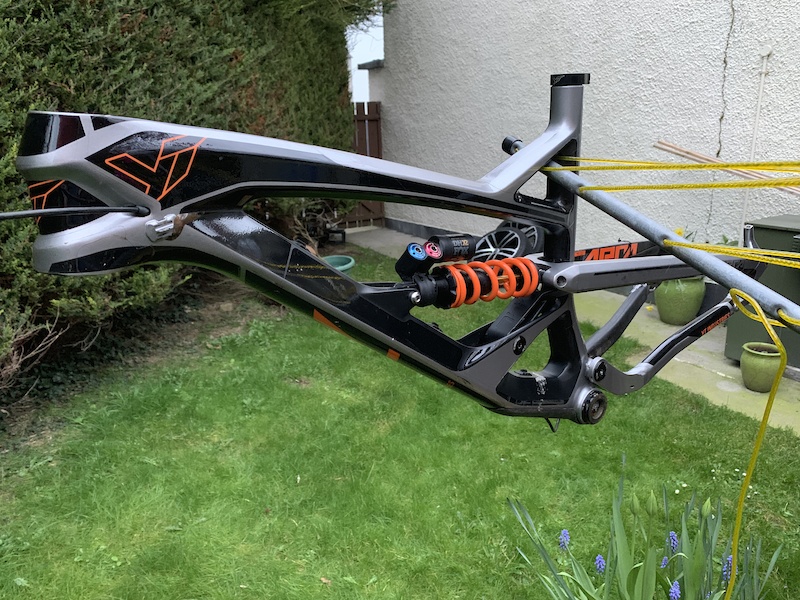 2017 YT Capra pro race Medium Frame For Sale