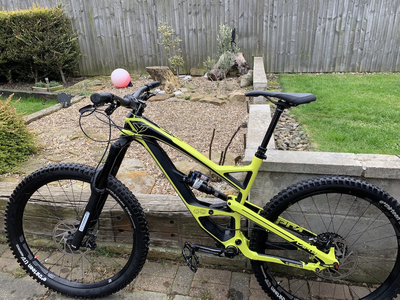 2017 YT Capra CF Medium For Sale