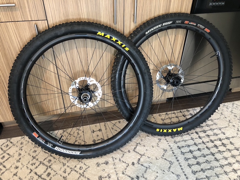 2018 Nextie Carbon 32H 25 IW boost Onyx / hope wheelset For Sale