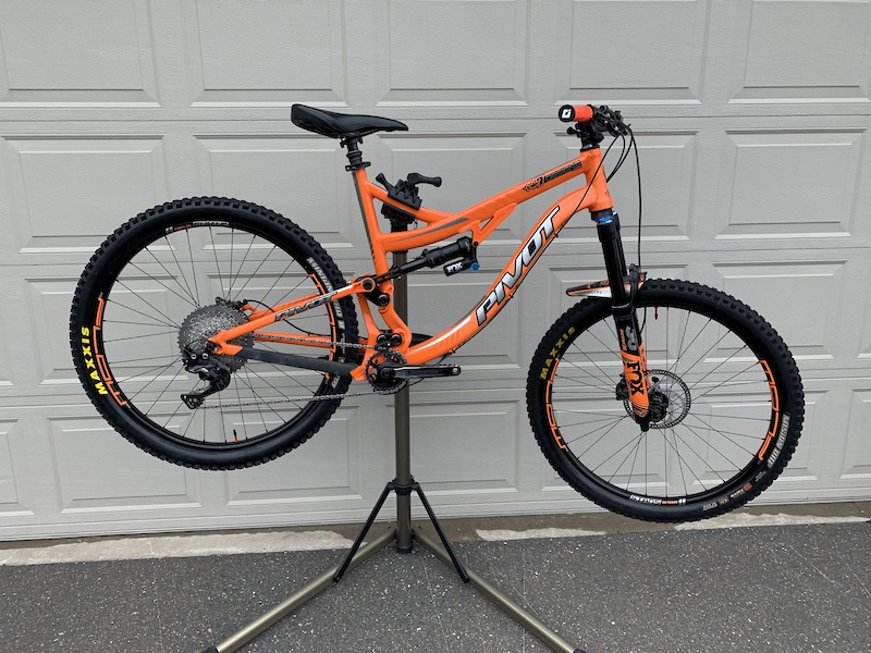 2017 Pivot Mach 6 Aluminum XT w/ upgrades L-XL For Sale