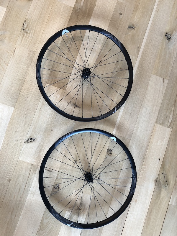 2017 Giant Carbon Wheelset (P-XCR1) 27.5” For Sale