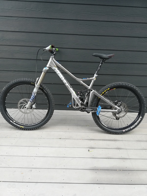 2009 Giant reign x1 in excellent condition- Best offer For Sale