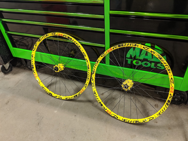 2012 Mavic DeeMax Ultimate Yellow Wheelset 12x150 For Sale