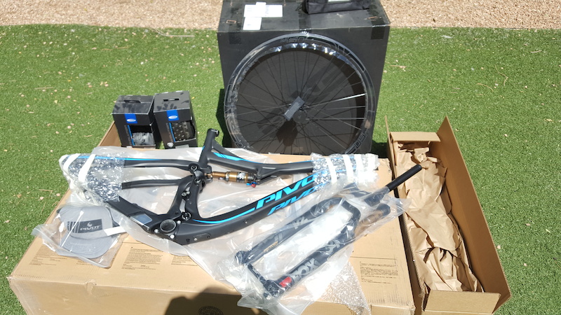 2019 NEW Pivot 429 SL Large Frame Blue and NEW Fox 34 fork For Sale
