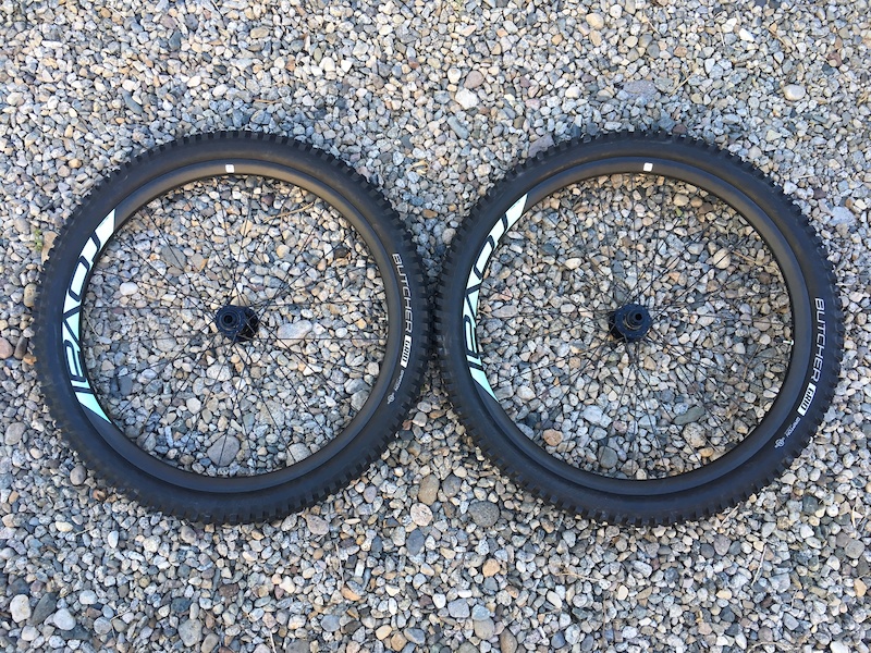 NEW Roval traverse carbon w/tires For Sale