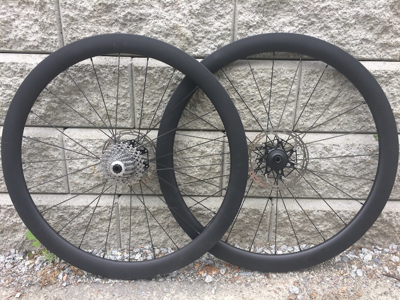 2018 700c Carbon Fiber Disc wheelset w/ cassette and rotors For Sale