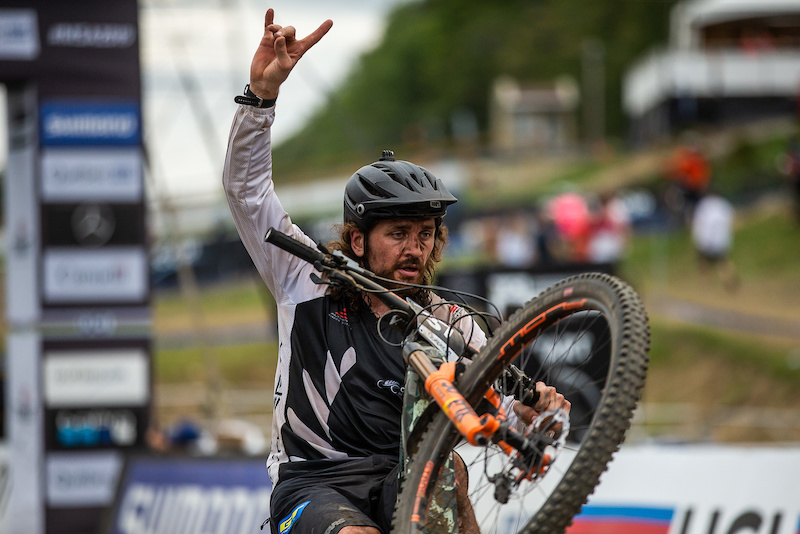 Video: Wyn Masters Tackles the e-MTB World Championships - Pinkbike