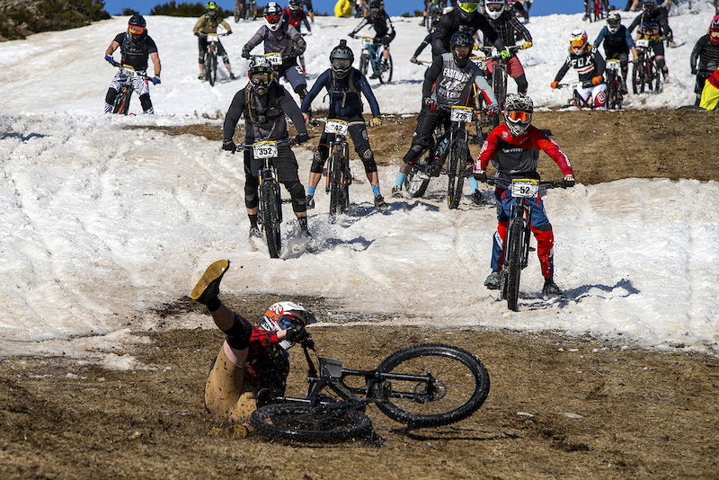 Video & Race Report: Chaos for 350 Riders in Australia's Only Mass ...