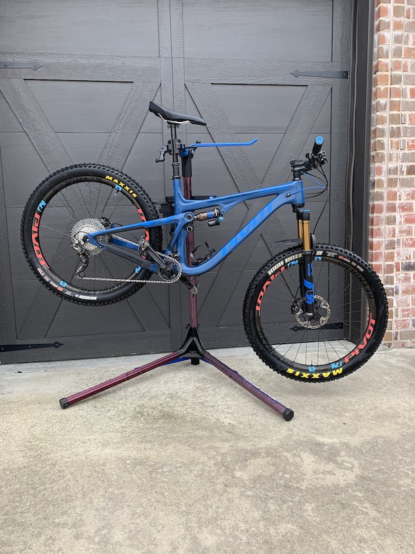 2019 Pivot Trail 429 Blue L Carbon Wheels DPX2 For Sale