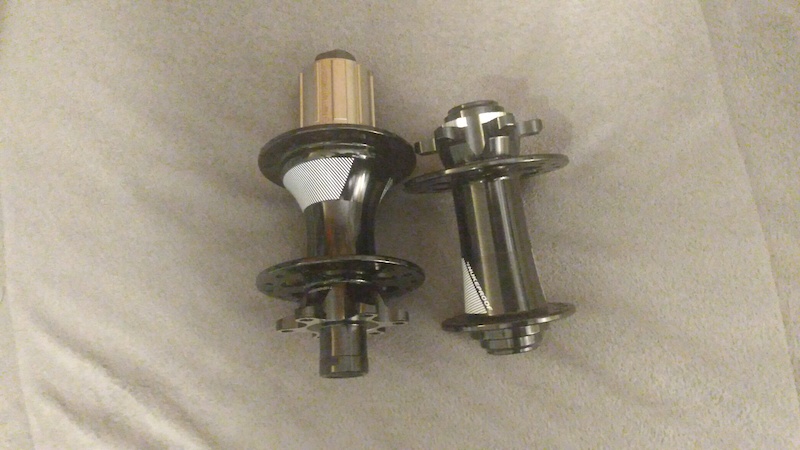 Nukeproof neutron front + rear hubs 32h For Sale