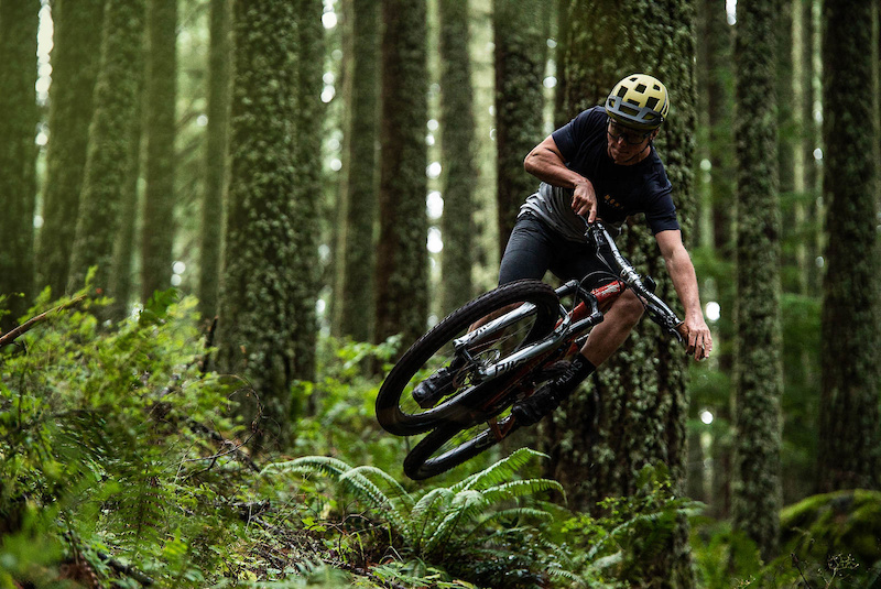 Video: The Free Radicals Riding in the Backwoods of Oregon - Pinkbike