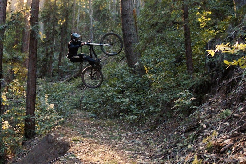 Video: Isaac Wallen Ripping Through the Felton Woods - Pinkbike