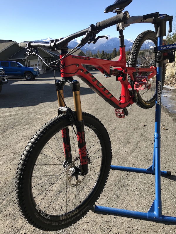 2018 Pivot Mach 5.5 - medium, red For Sale