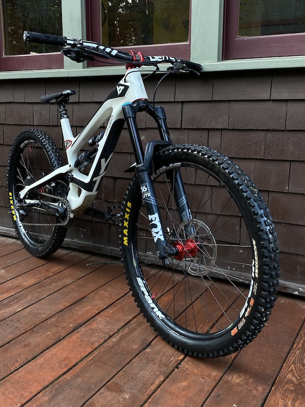 2018 YT Capra CF Pro For Sale