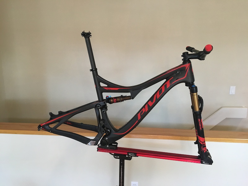 2018 Pivot 429sl frame kit, fox 32 sc, carbon bars & post For Sale