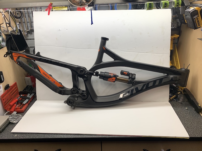 2019 Pivot Phoenix Frame - Medium For Sale