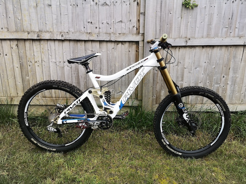 2014 Pivot phoenix DH bike 26" For Sale