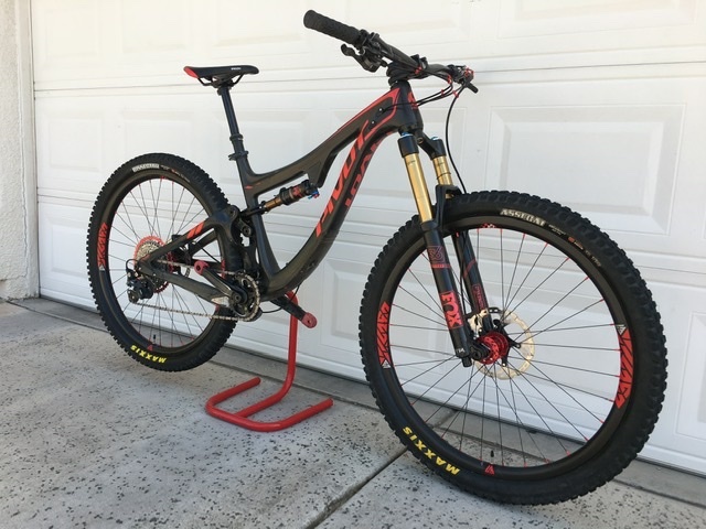 2018 Pivot Switchblade, Full Carbon 29er, Medium For Sale