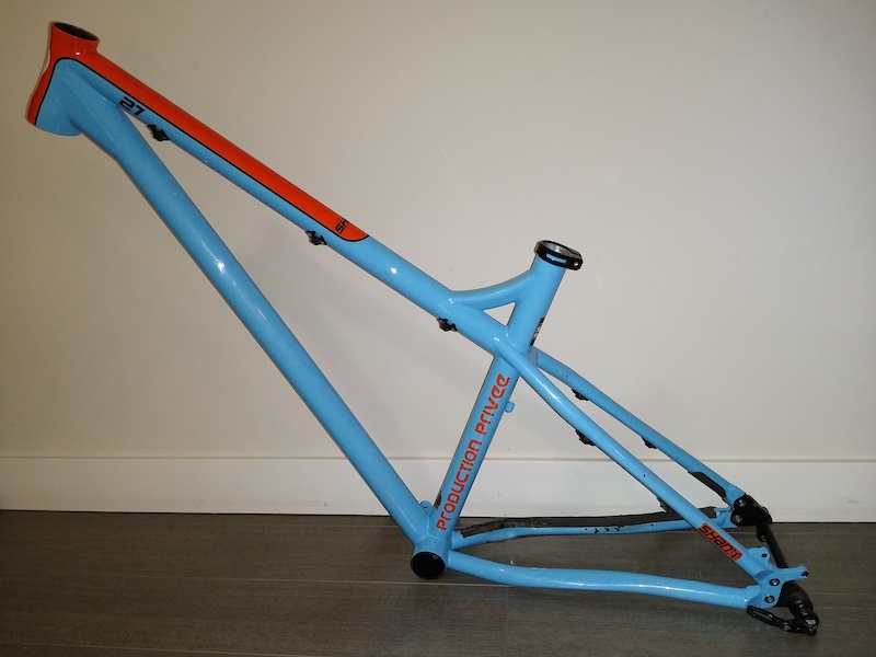 2016 Production Privee Shan 27 917 Limited Edition (Size M) For Sale