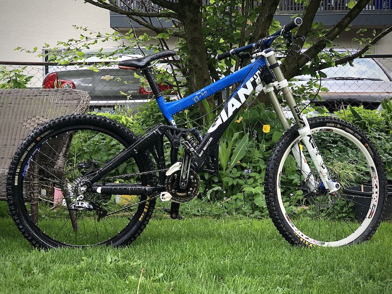 2009 Giant Glory DH Custom build with 2010 components For Sale